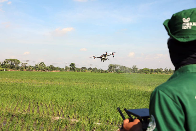 Petani Ini Gunakan Drone dan Alat Canggih untuk Sawah - Kebumen Update